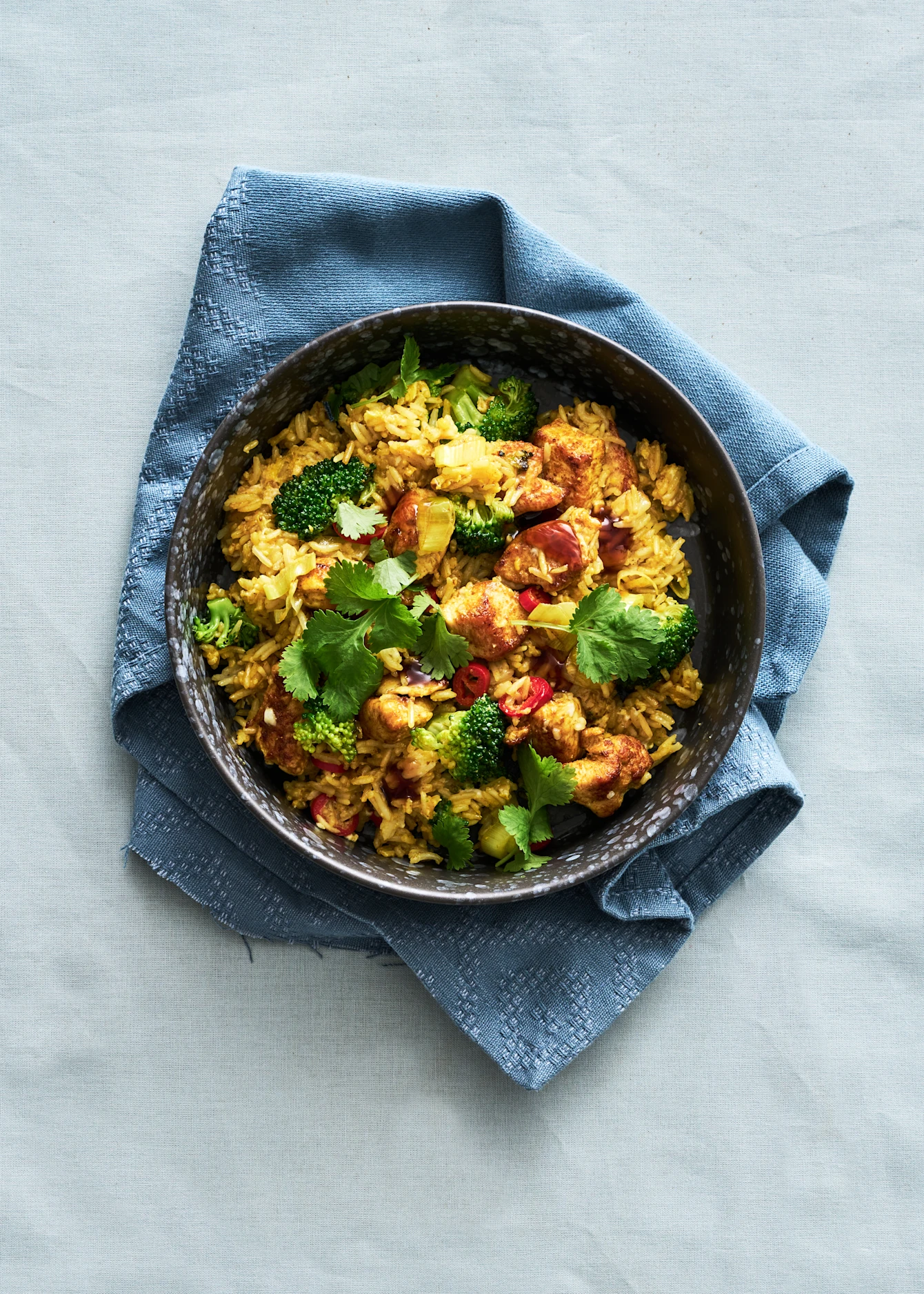 Stegte ris med soya, kylling og broccoli | REMA 1000