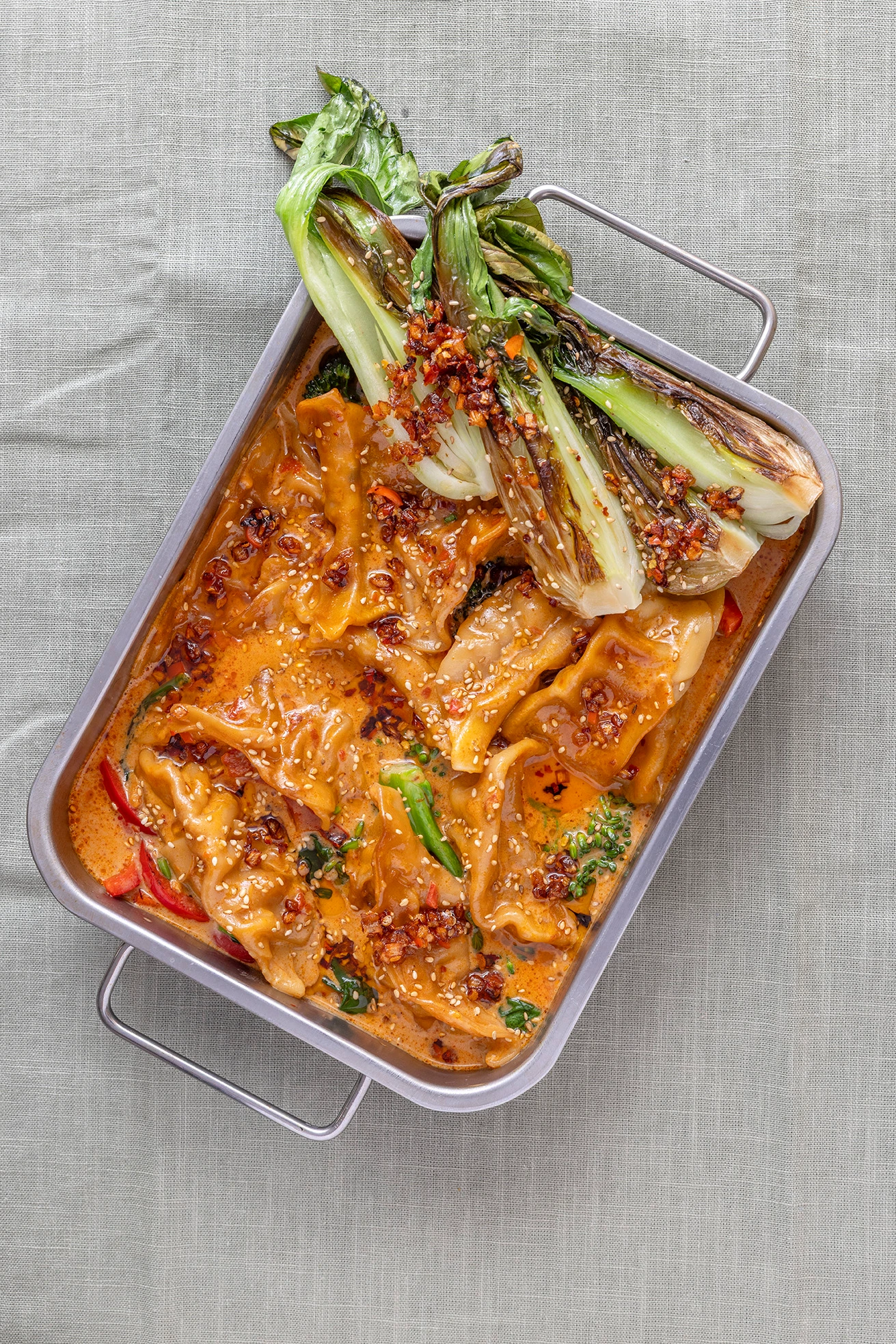 Onepot Gyoza i rød karry med pak choi | REMA 1000
